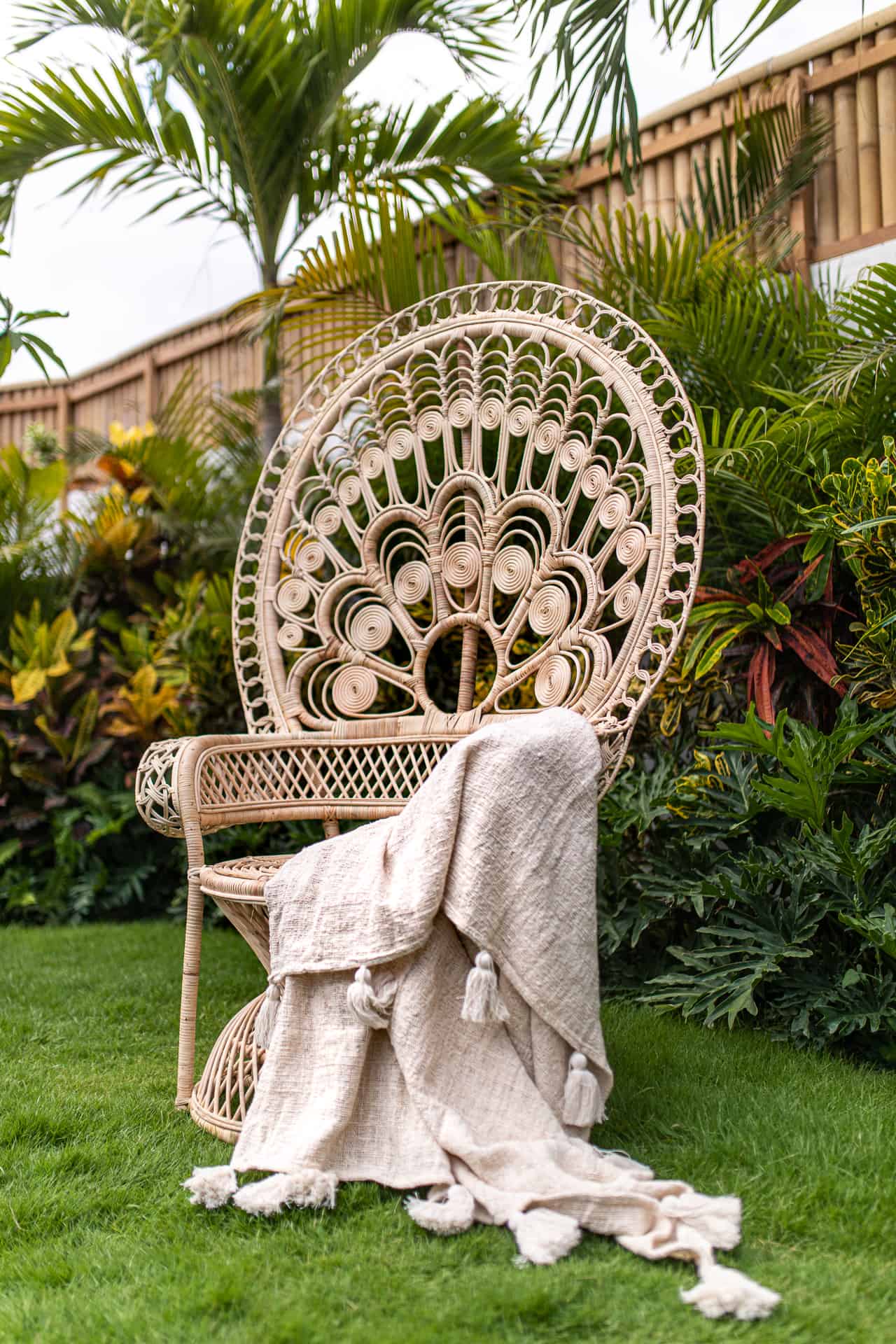 Fotel Paw BOHO | Fotel Peacock i jego historia | Fotel Pawi w popkulturze