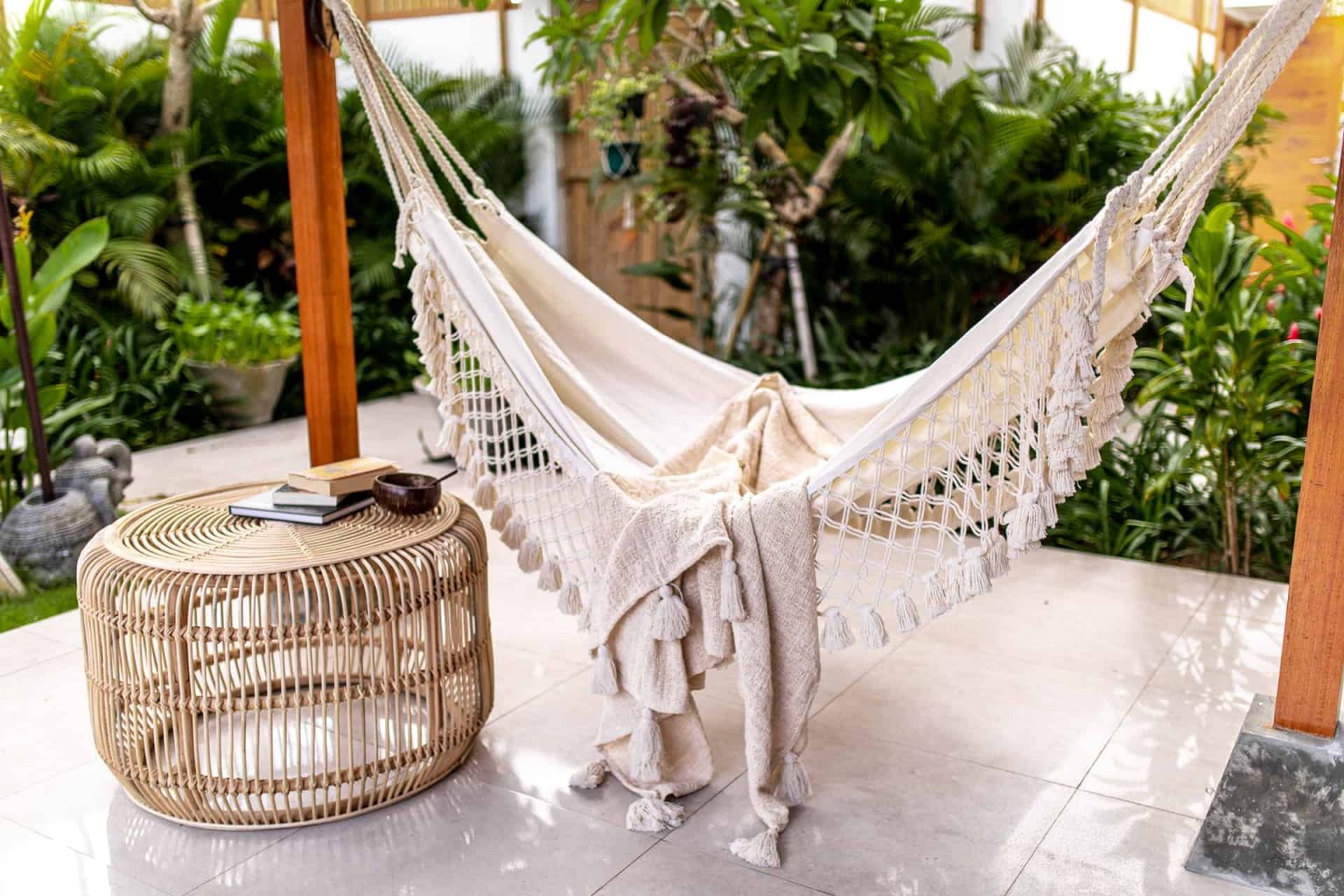 Hamak Boho z Frędzlami | Biały Hamak pleciony z frędzlami | BALI BALI